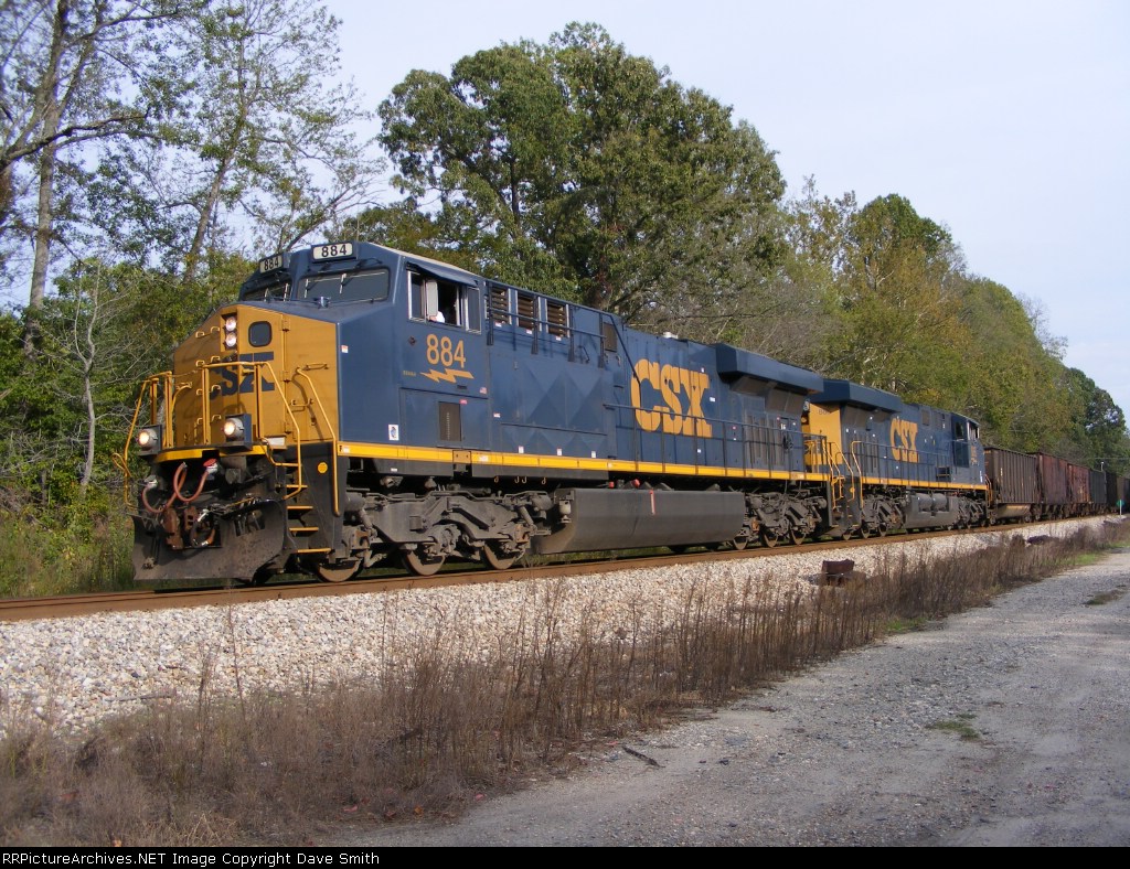 CSX 884 at Norge